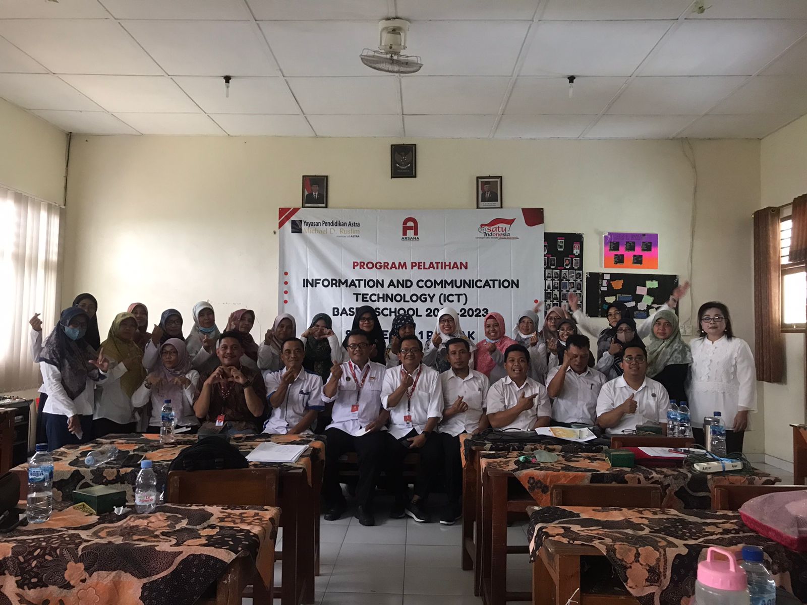 PELATIHAN INFORMATION AND COMMUNICATION TECHNOLOGY BASE SCHOOL (ICT-BS) GURU-GURU SMK – SMK ...